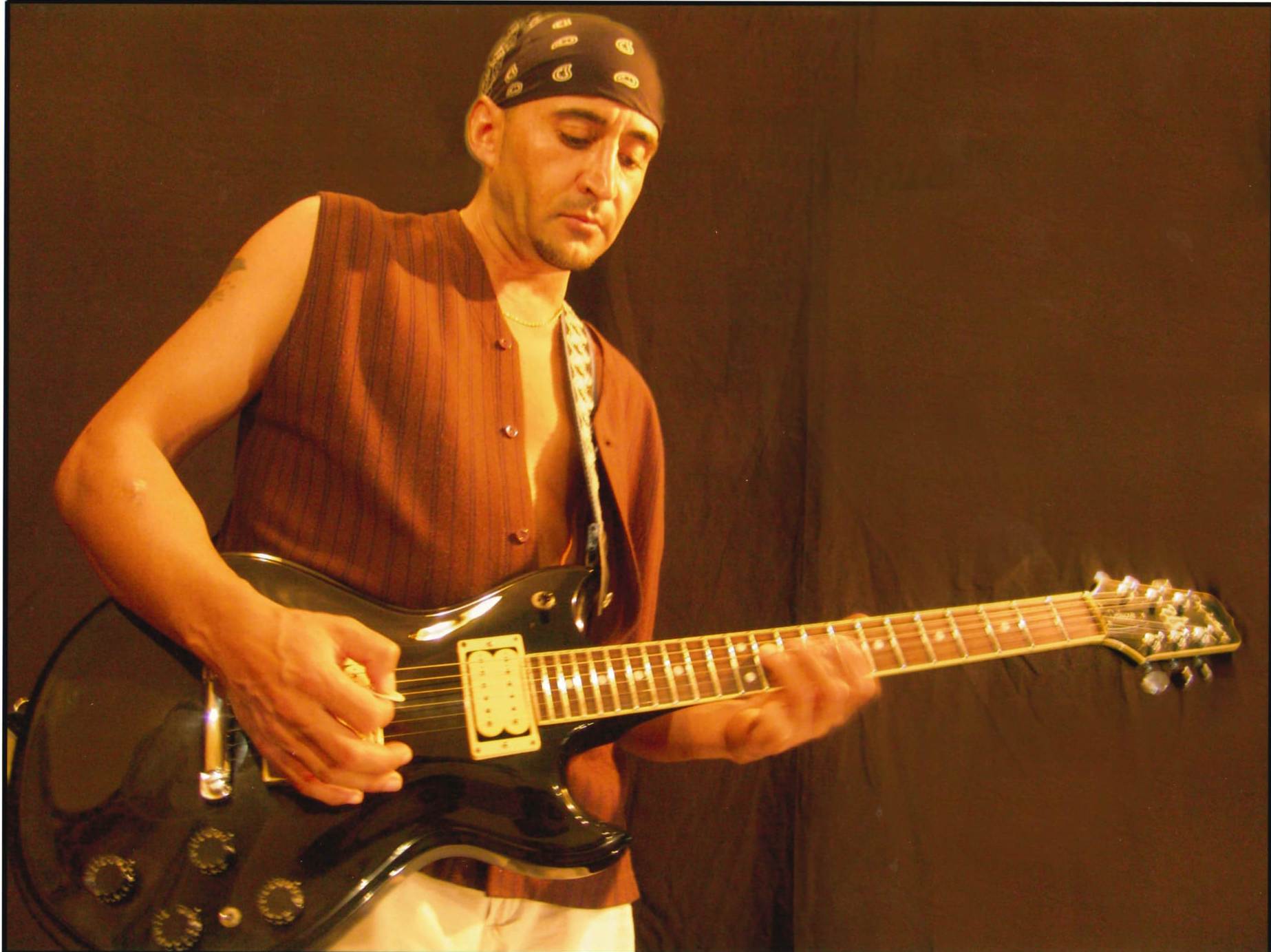 Has Carlos Wilde gone punk? - Paul Merry Blues and Rock.